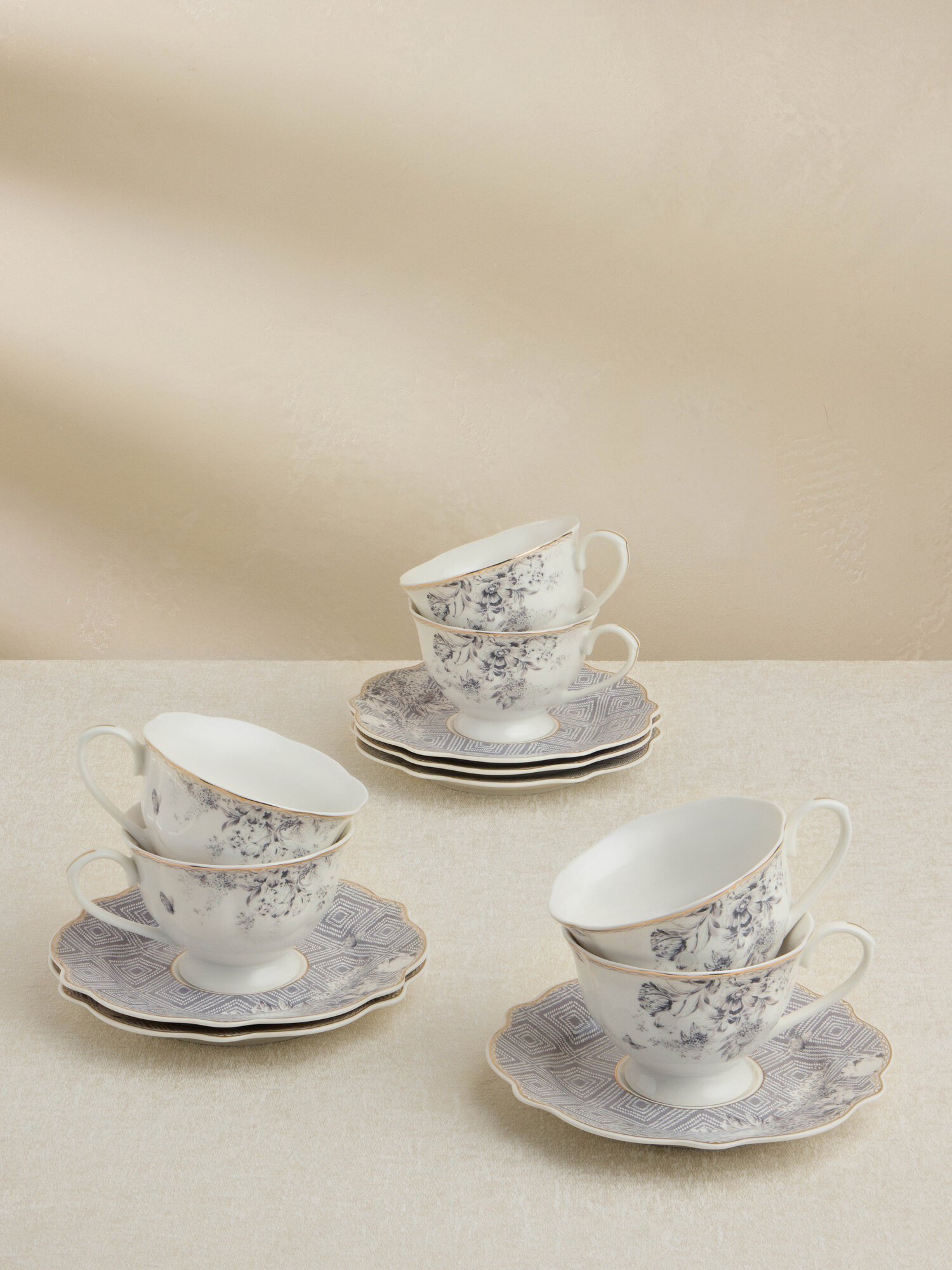 Подарочный чайный сервиз Arya Nastolgia костяной фарфор, набор на 6 персон, 12 предметов, 220 мл