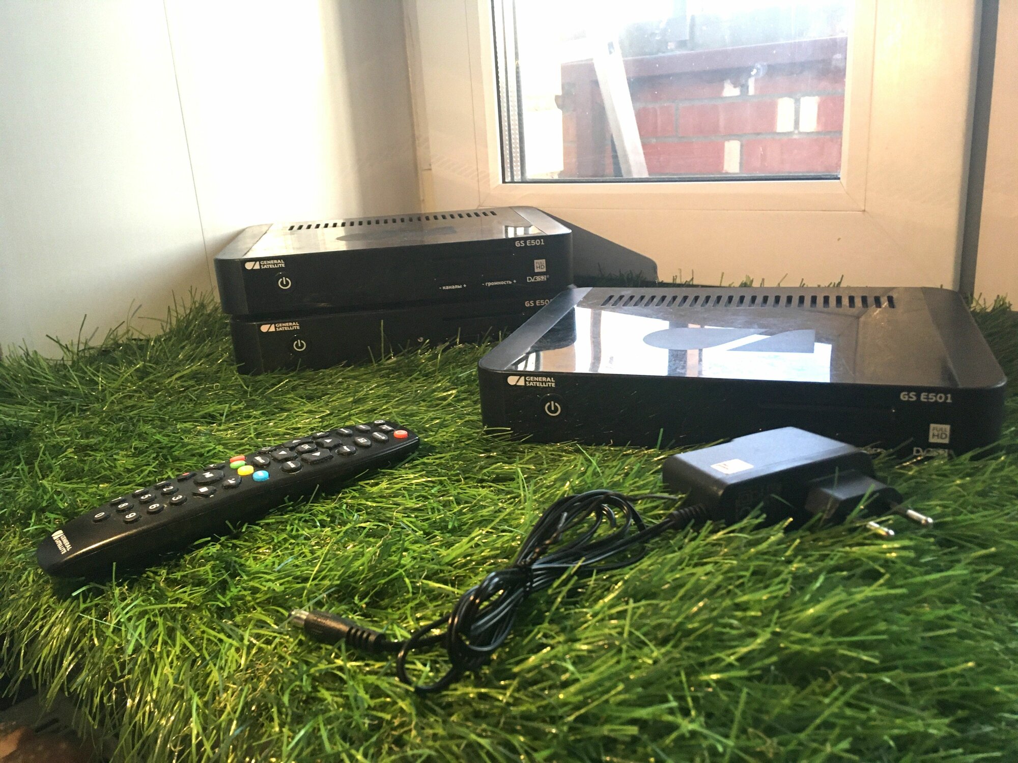 Ресивер Триколор GS E501, пульт ДУ, Full HD, без смарт-карты, черный