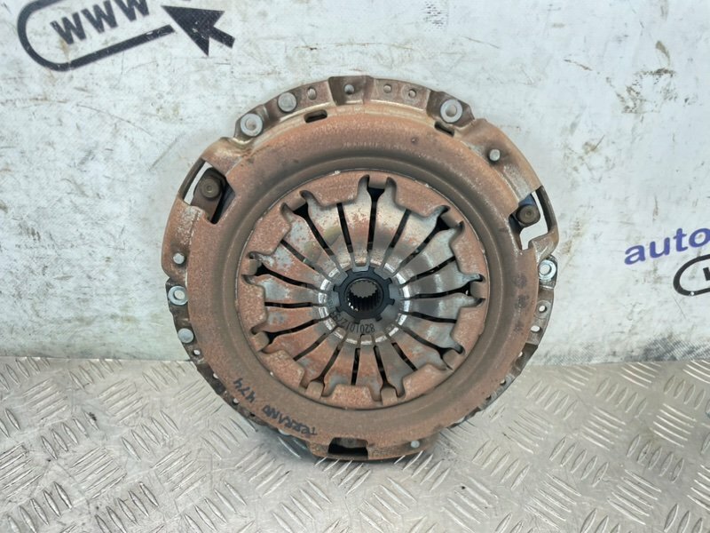 Б/У сцепление Nissan Terrano 2015 D10 F4RA400 nна диске присутствует выработка, цена за комплект 61073 NISSAN арт. 3000100Q...