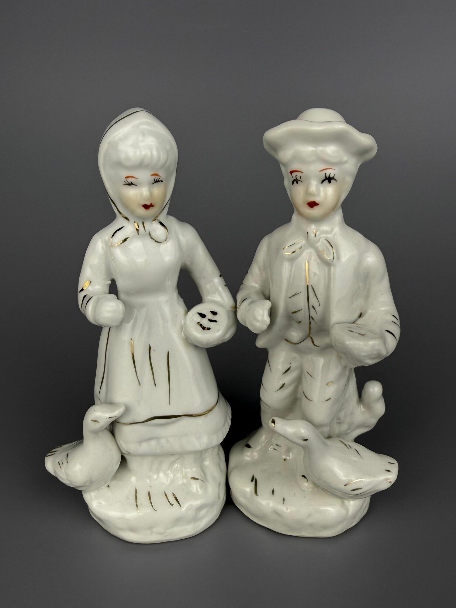Парные винтажные статуэтки. Китайский фарфор. 1970-80-е годы. Высота 14,5 см.