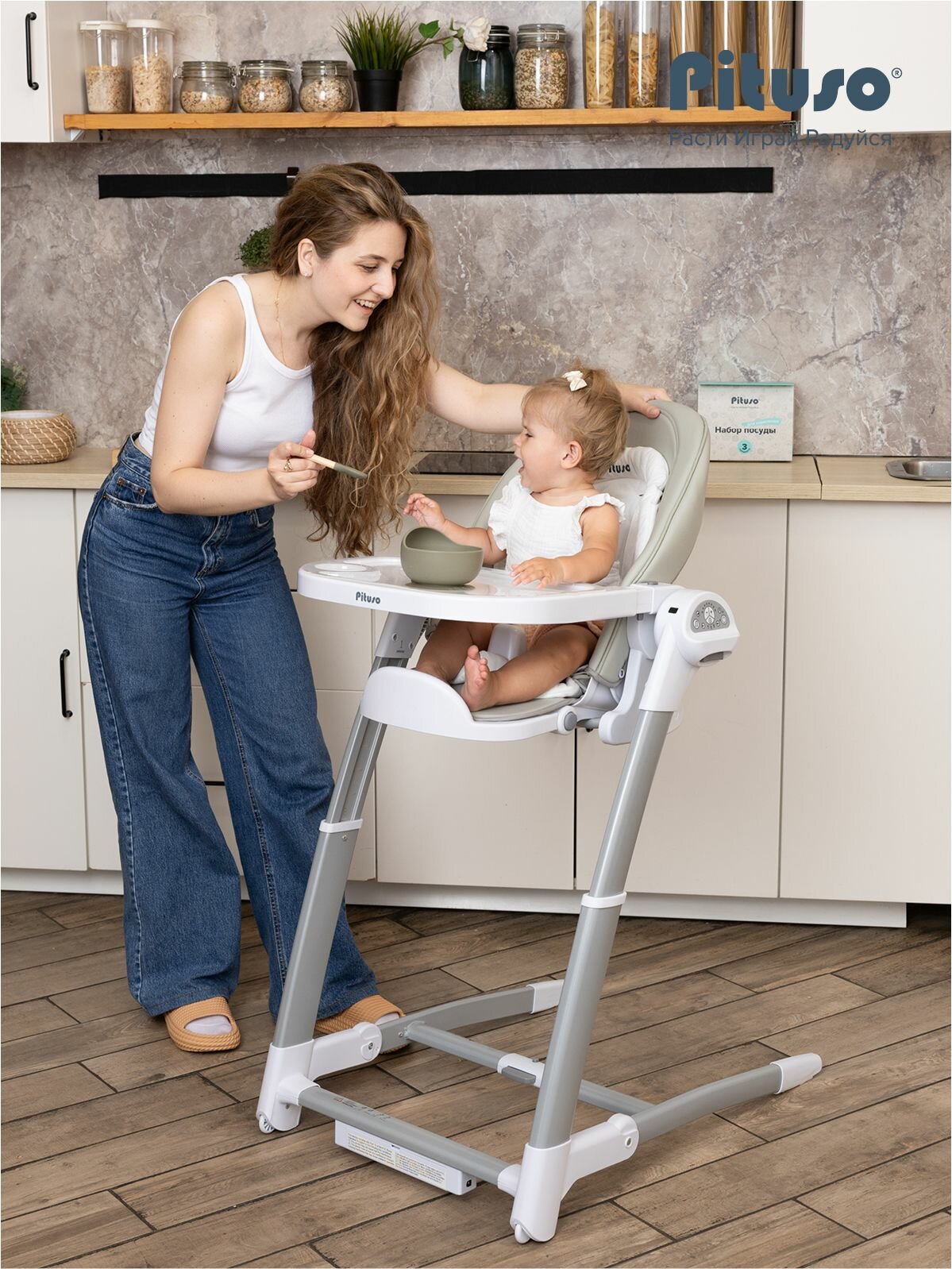 Стульчик для кормления ребенка Pituso "Triola", 3 в 1 , экокожа, светло-серый, колесики
