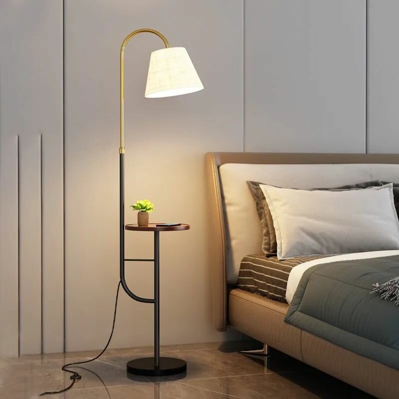 Торшер из орехового дерева