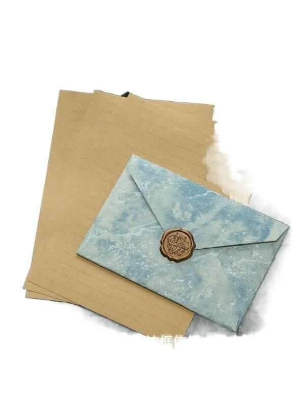 Позолоченный конверт с письмом