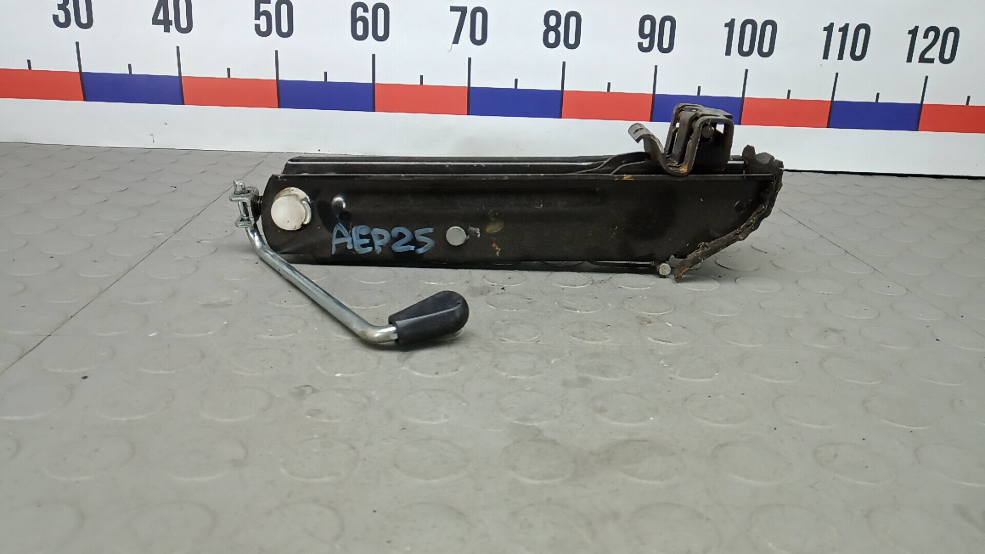 Домкрат VOLKSWAGEN PASSAT CC, Номер 3AA011031B