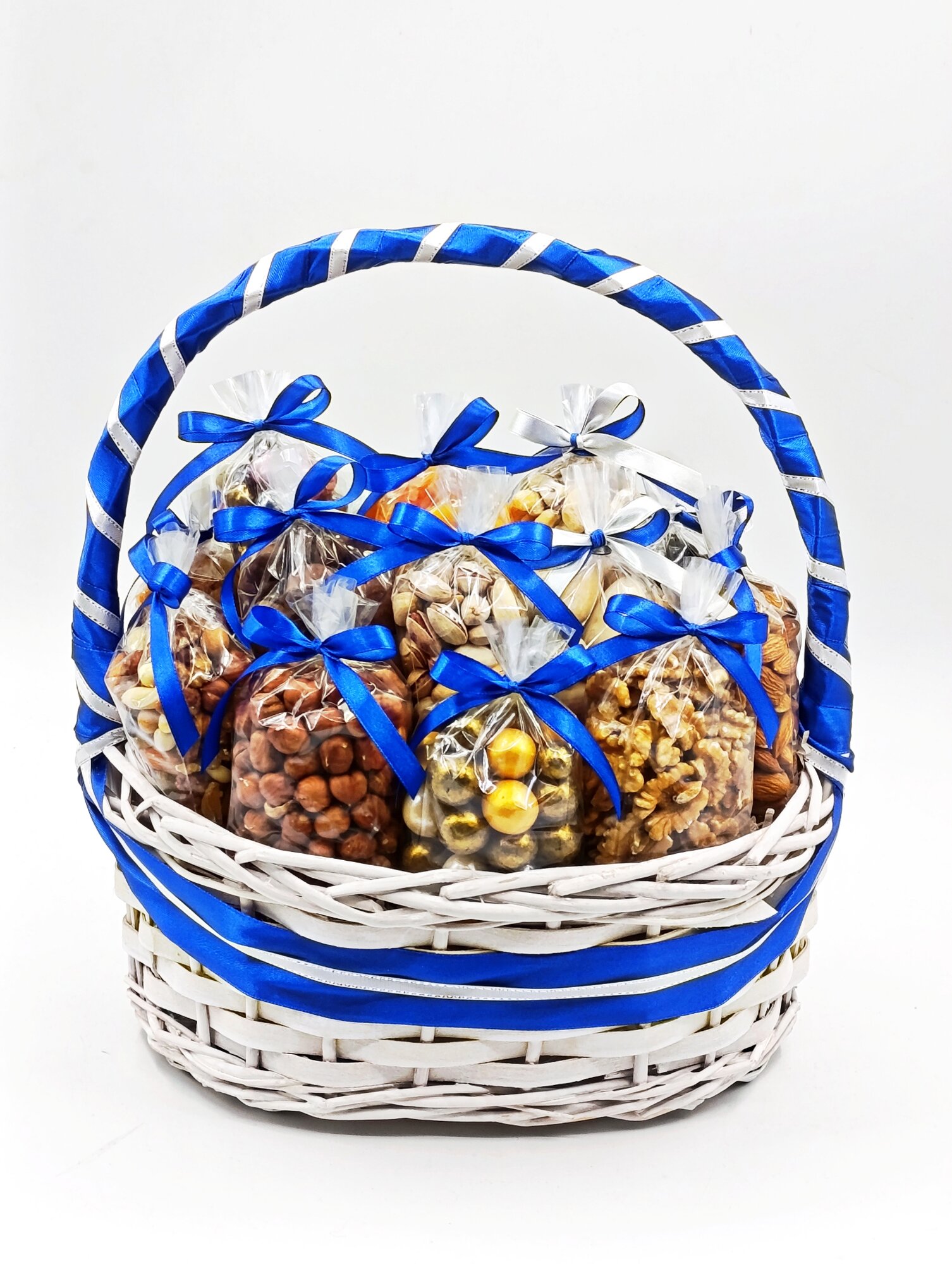 Подарочная корзина Камелия "Орехи и Сухофрукты", в подарочной упаковке (ОРХ1)