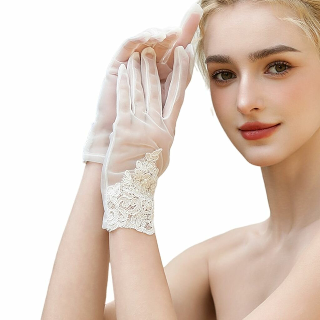 Кружевные короткие перчатки