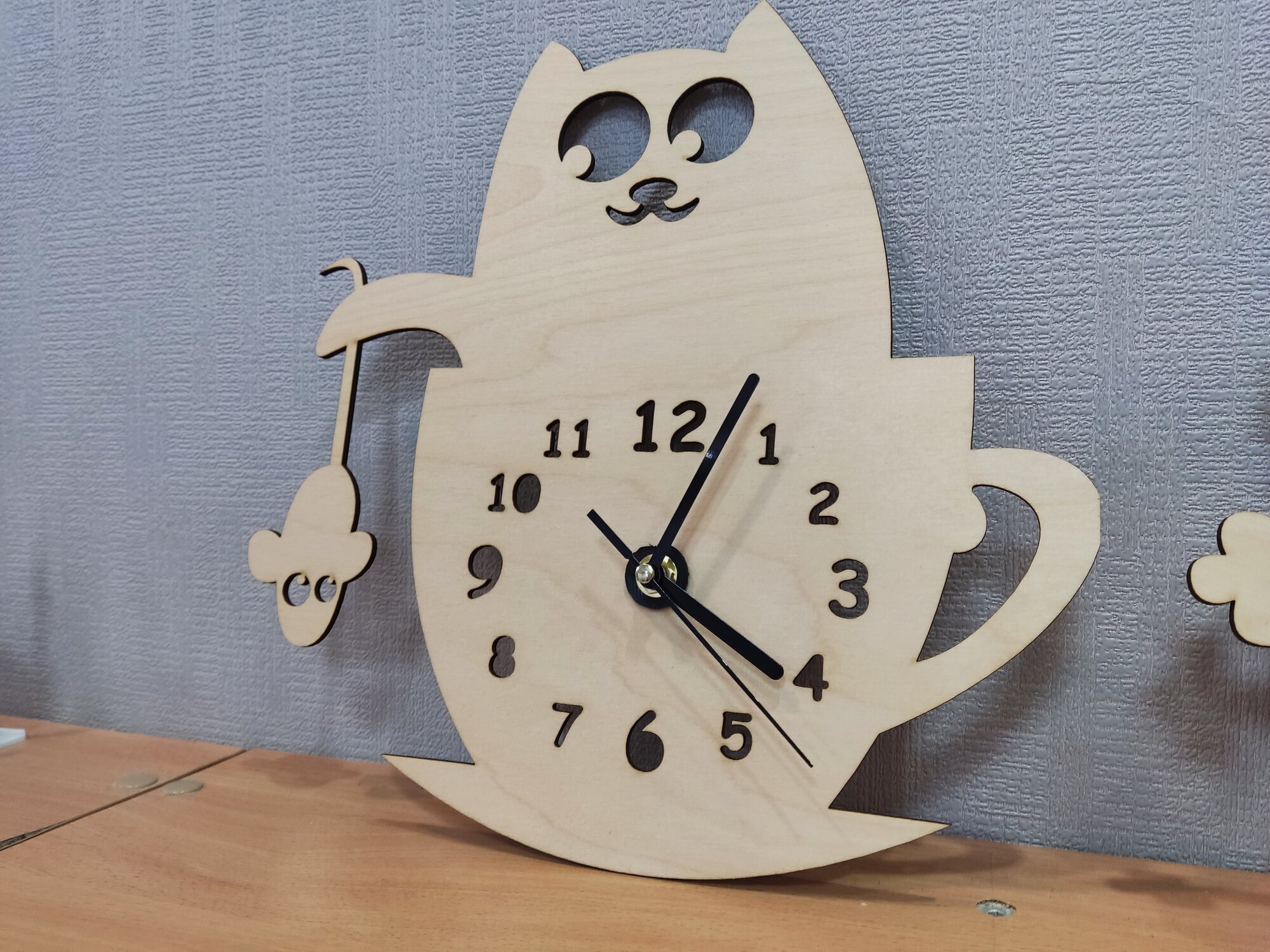 Настенные часы бесшумные , фанера кот в чашке