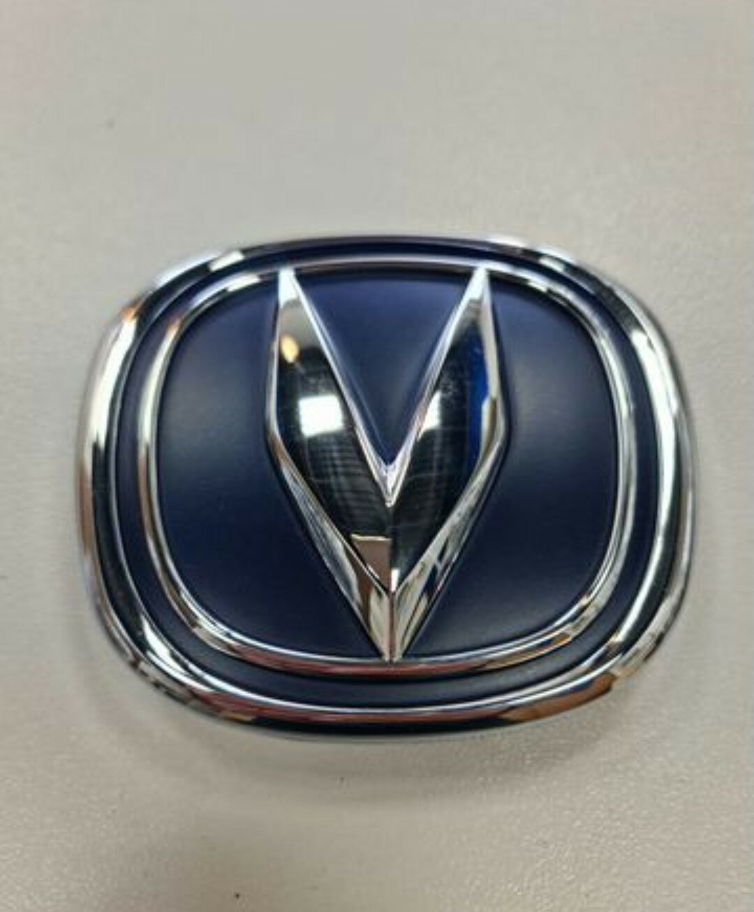 Оригинальная эмблема крышки задней двери Changan CS75 S3011430111