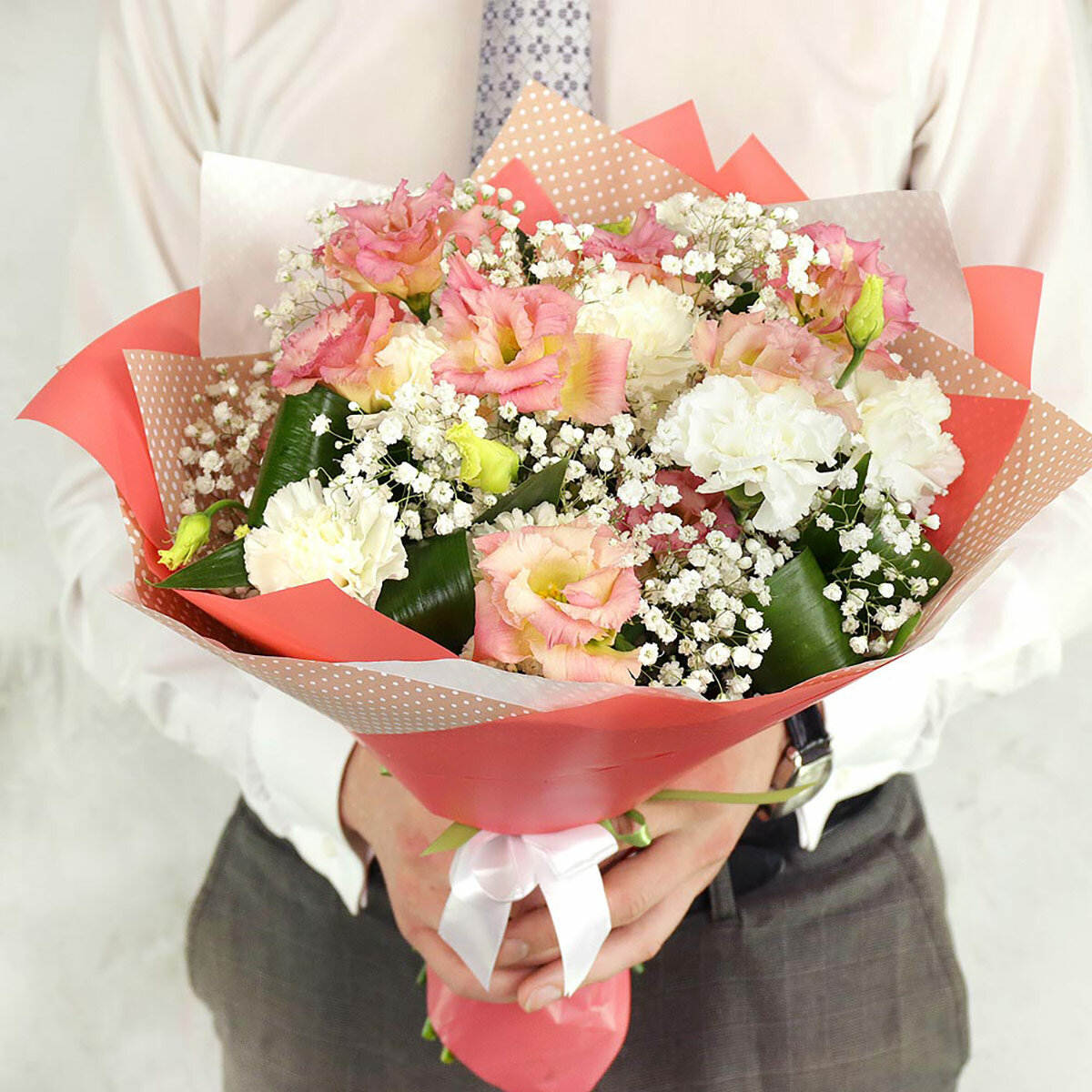 Букет Букет Маркет "Лизиантусы, гипсофилы, гвоздики", оберточная бумага, 40см