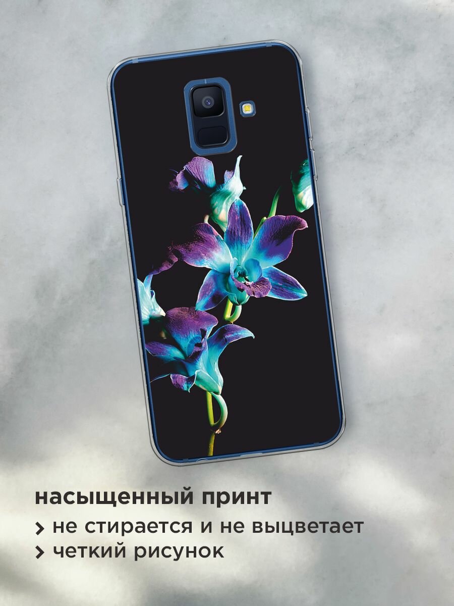 Чехол на Samsung Galaxy A6 / Самсунг Галакси А6 с принтом "Синий цветок на черном" — фото 1