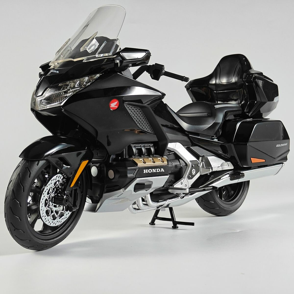 Модель мотоцикла 1:9 Honda GL1800 Gold Wing Tour AIRBAG High end luxury travel motorcycle, Модель из сплава, Коллекционирование автомобилей