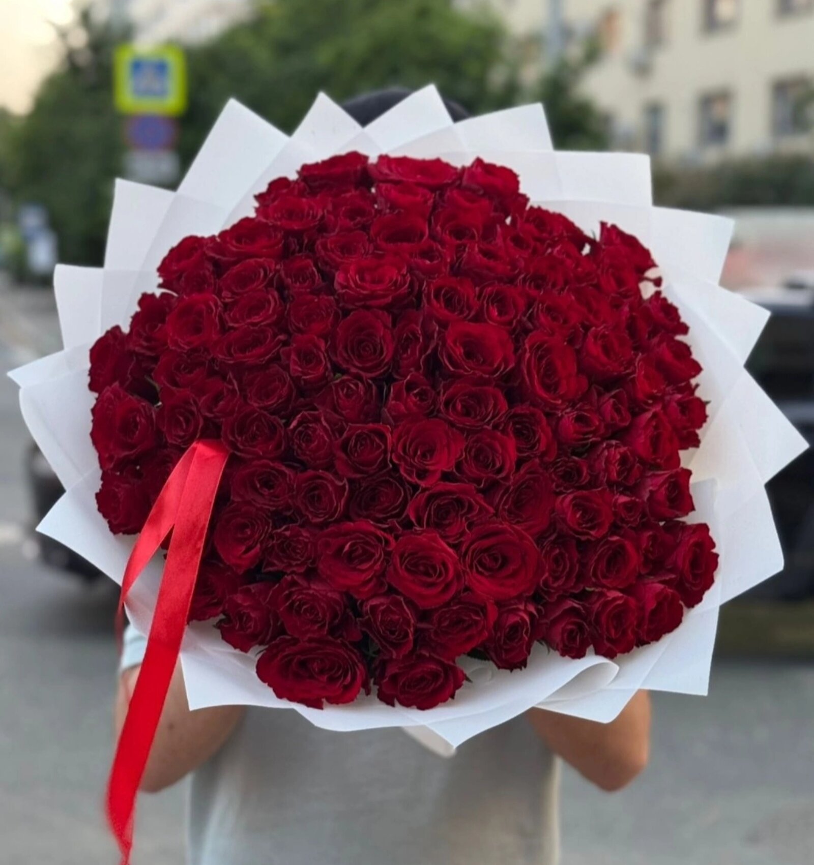 Букет из 101 красной розы Chantal Caramel