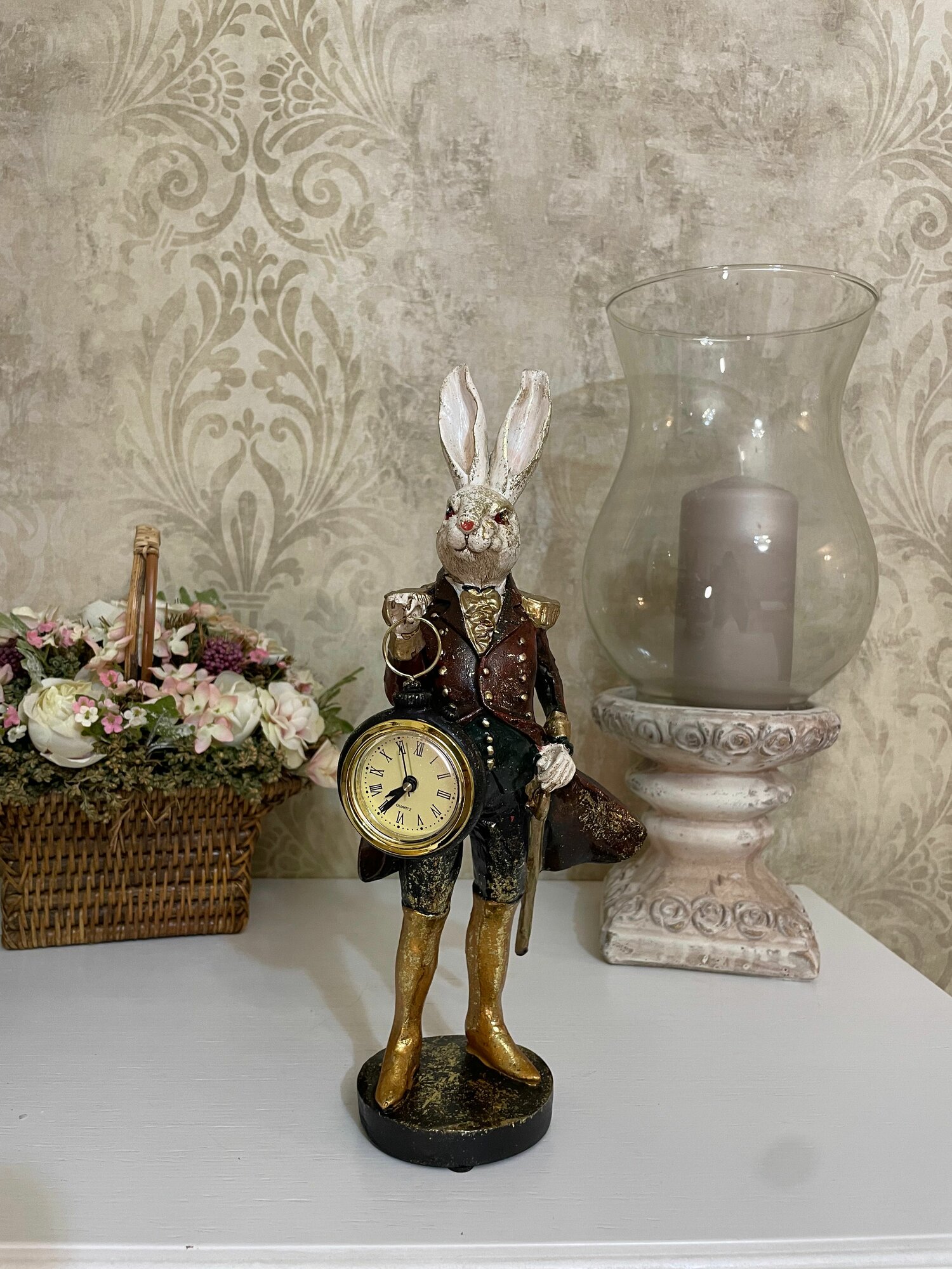 Статуэтка Кролик с действующими часами/красный
