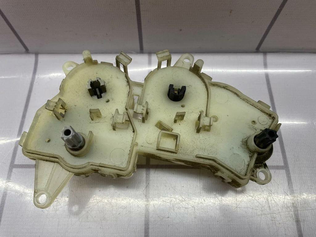 Моторчик заслонки отопителя Ford Focus 1 1998-2004
