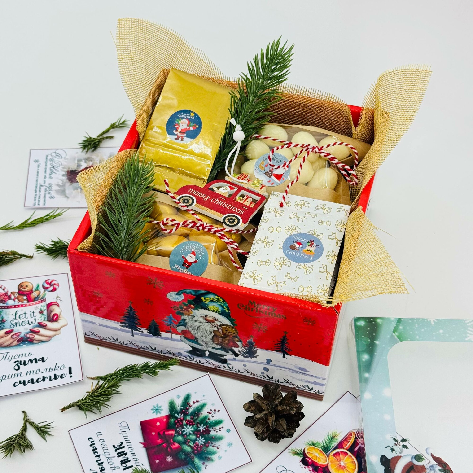 Сладкий подарочный бокс на Новый год. Элитный чай, орехи в бельгийском шоколаде