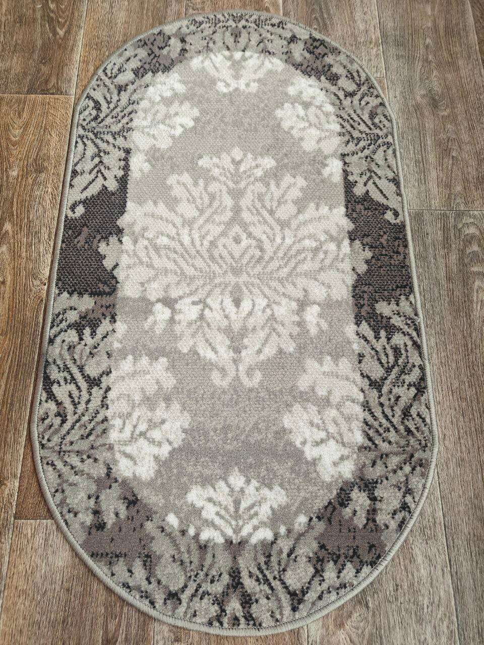 Коврик прикроватный серый с баклажовым отливом на основу нанесен латекс и не скользит размер 60 на 110 овальной формы