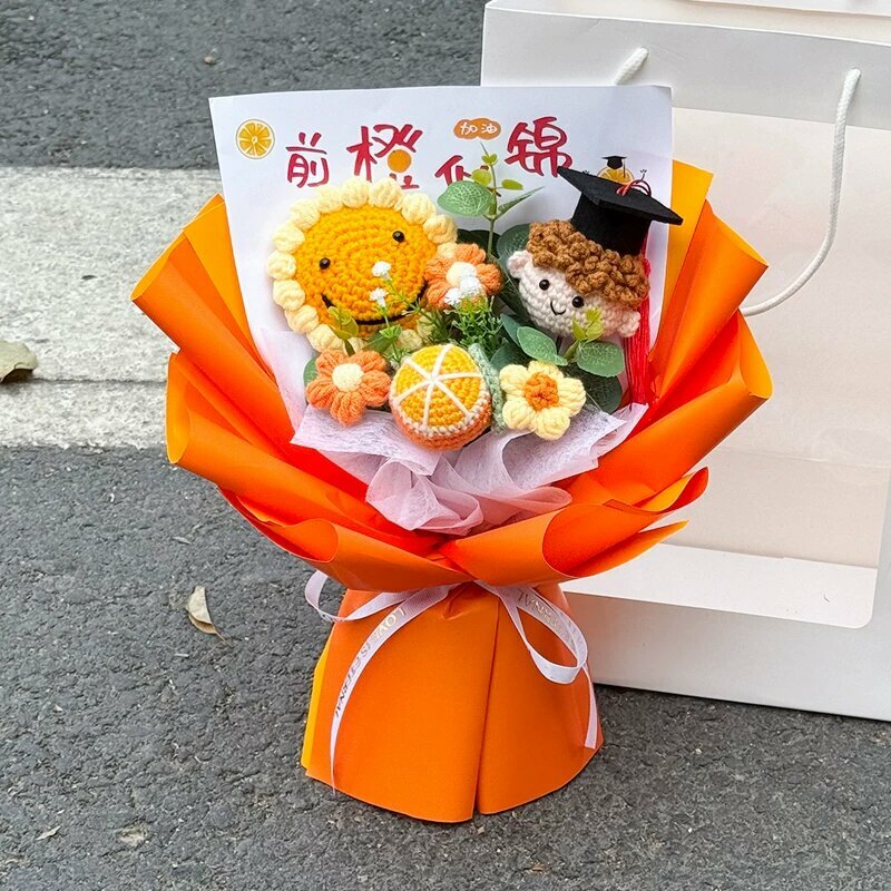 Креативная вязаная кукла-букет из искусственных цветов (подсолнухов) в подарок выпускнику детского сада с надежным
