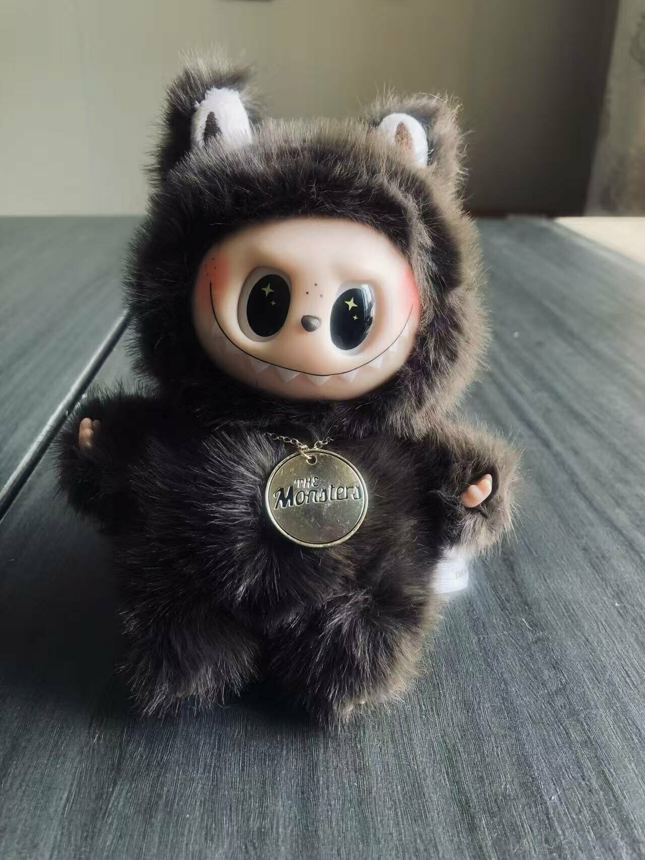 Мягкие игрушки, куклы, брелоки, модные украшения, подарки в закрытых коробках.