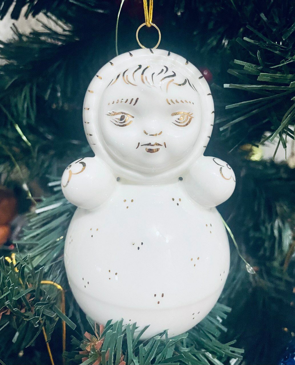 Неваляшка белая фарфоровая ёлочная игрушка от Лефортовского фарфора,