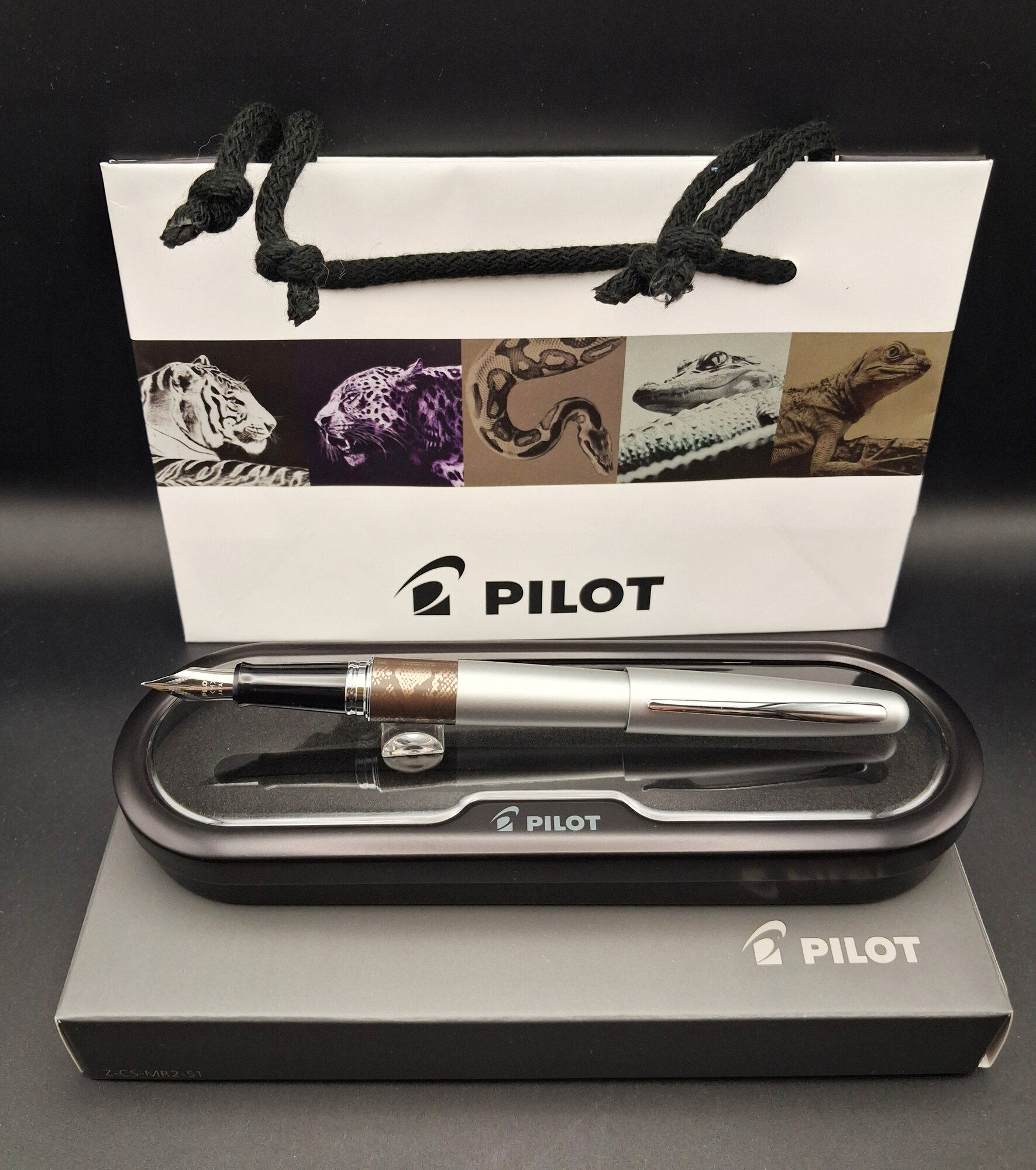 Перьевая ручка PILOT MR Animal Collection: Стальной Питон, перо M