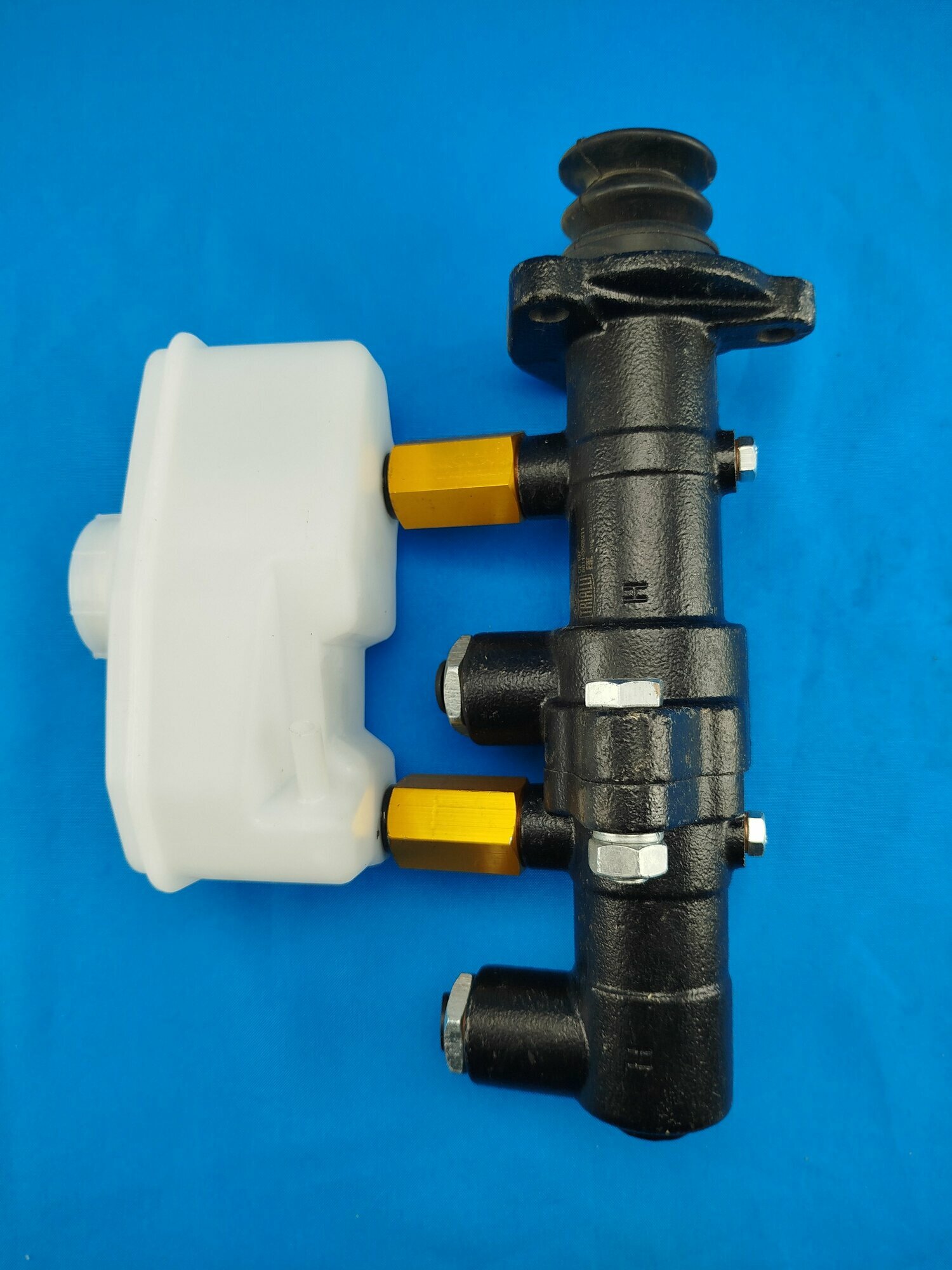 Цилиндр тормозной главный "TRIALLI" для автомобилей ГАЗ 53, 66, 3307 (с бачком)