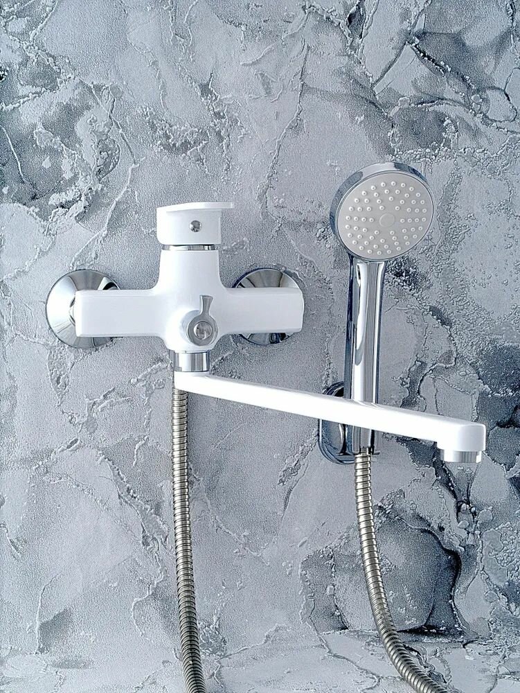 Смеситель на ванну Эверест B22-0277 с длинным поворотным плоским изливом, картридж 35 мм, белый