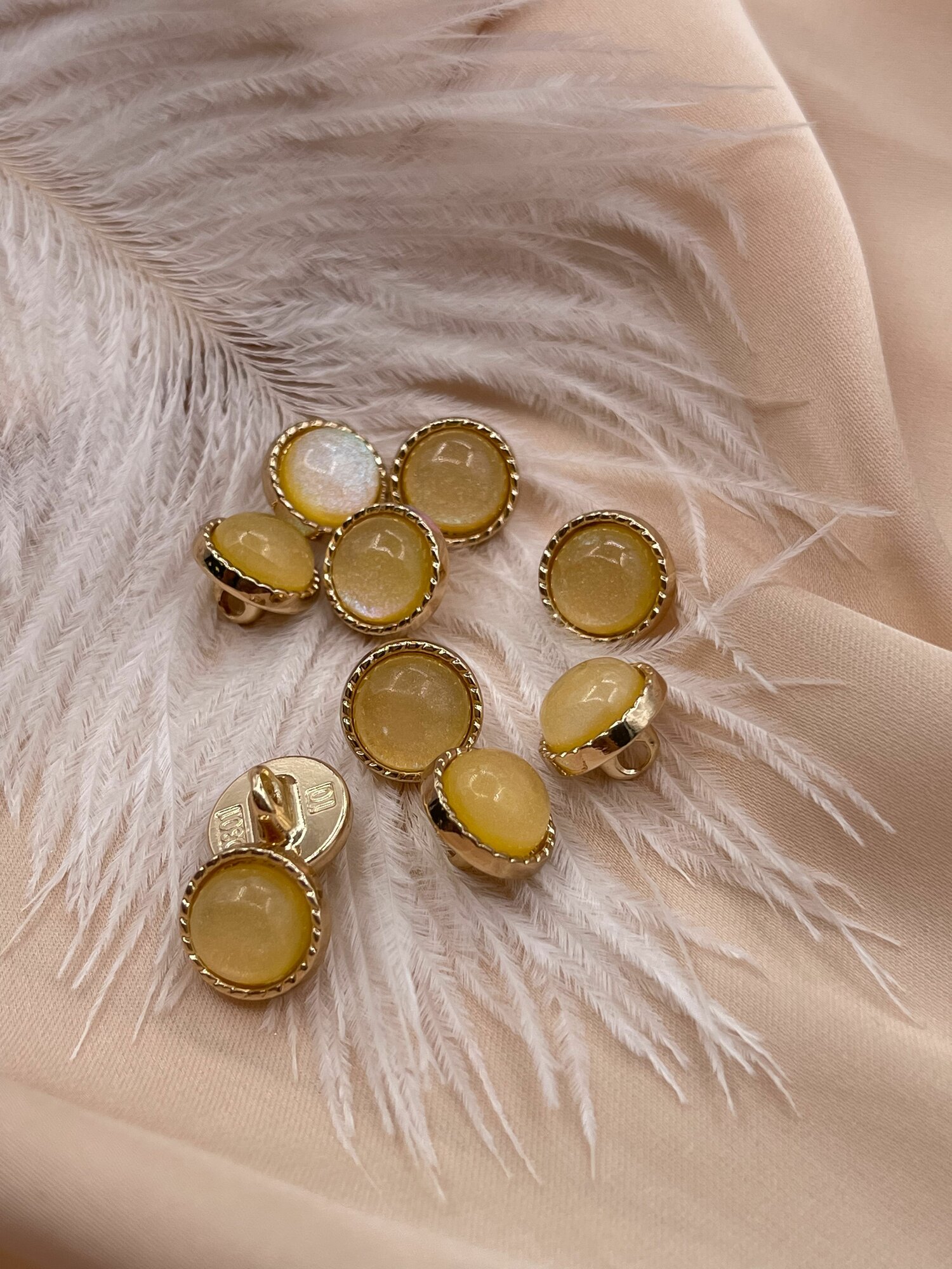 Пуговицы желтого цвета с блестящими вкраплениями 10 мм, 10 штук