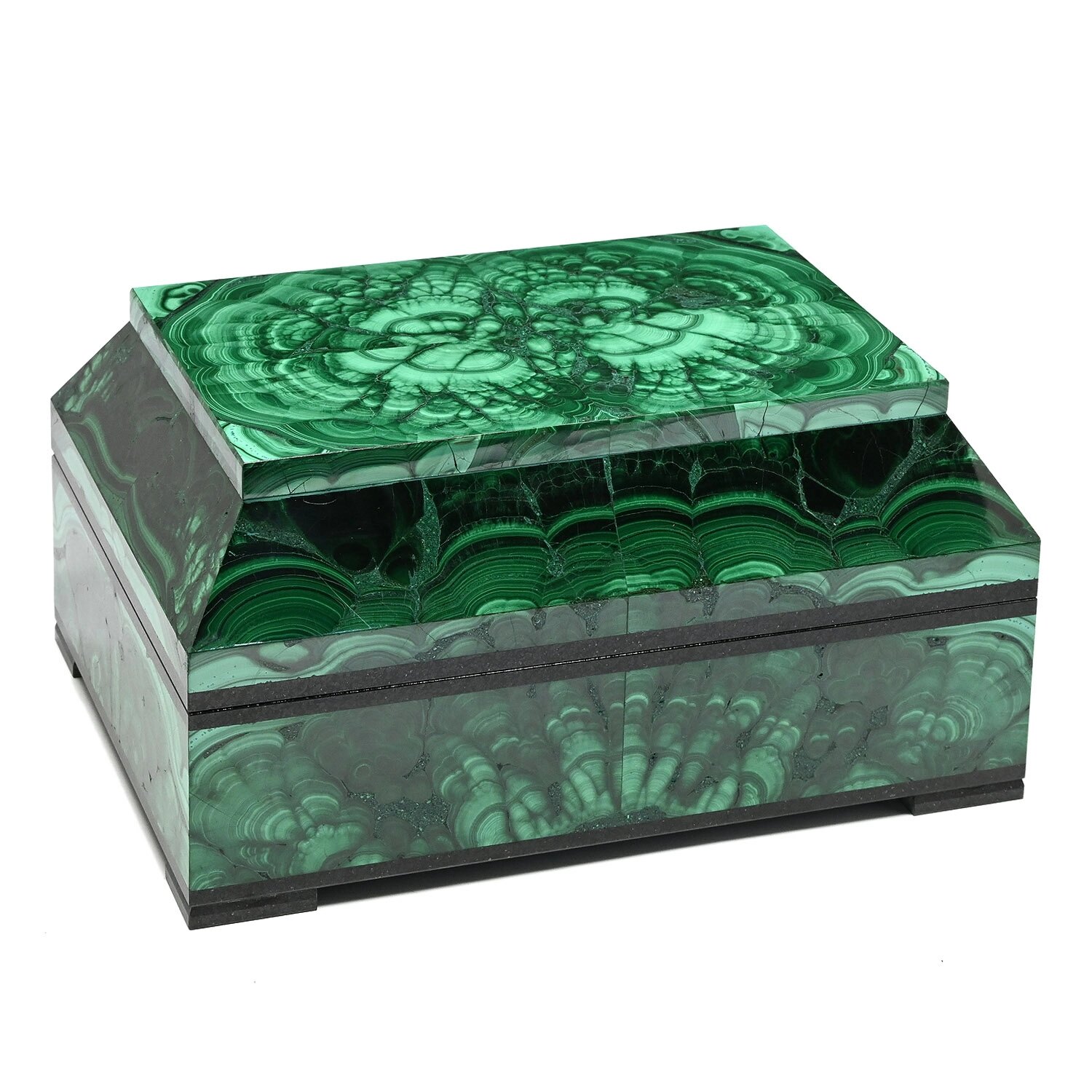 Ларец для украшений из малахита 173*120*88мм. .
