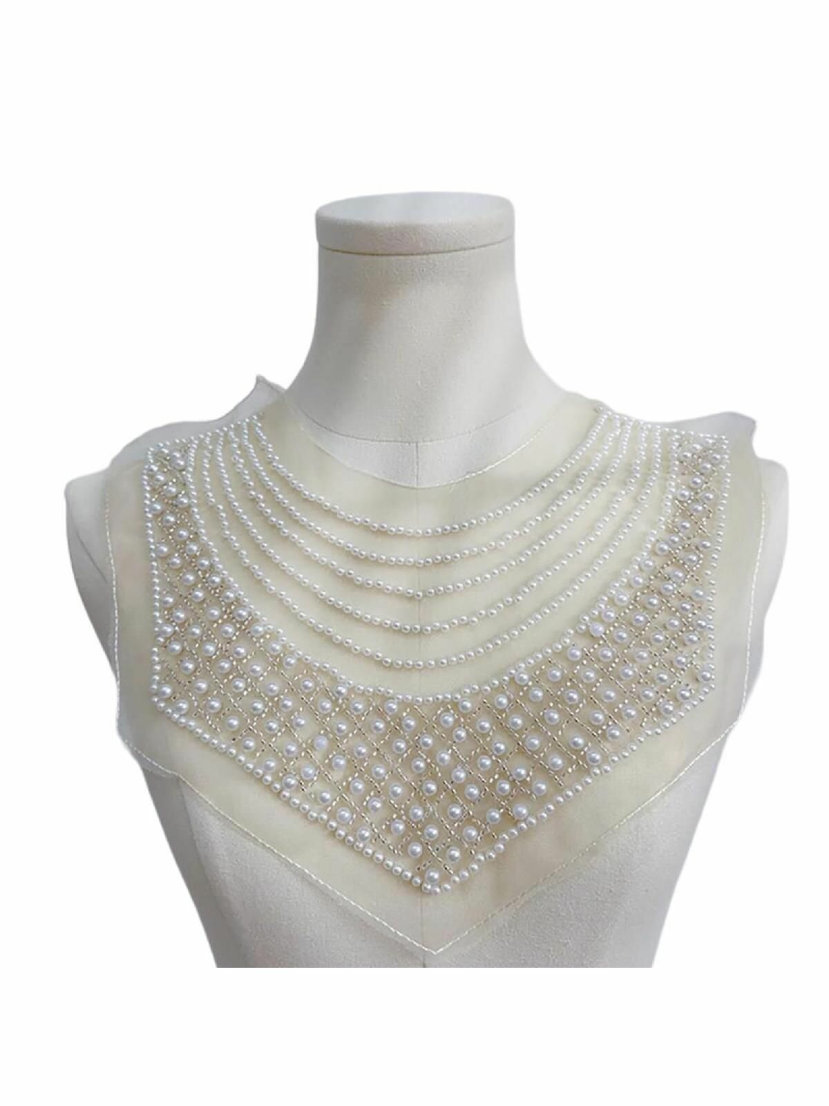 Вышитый воротник с бисером