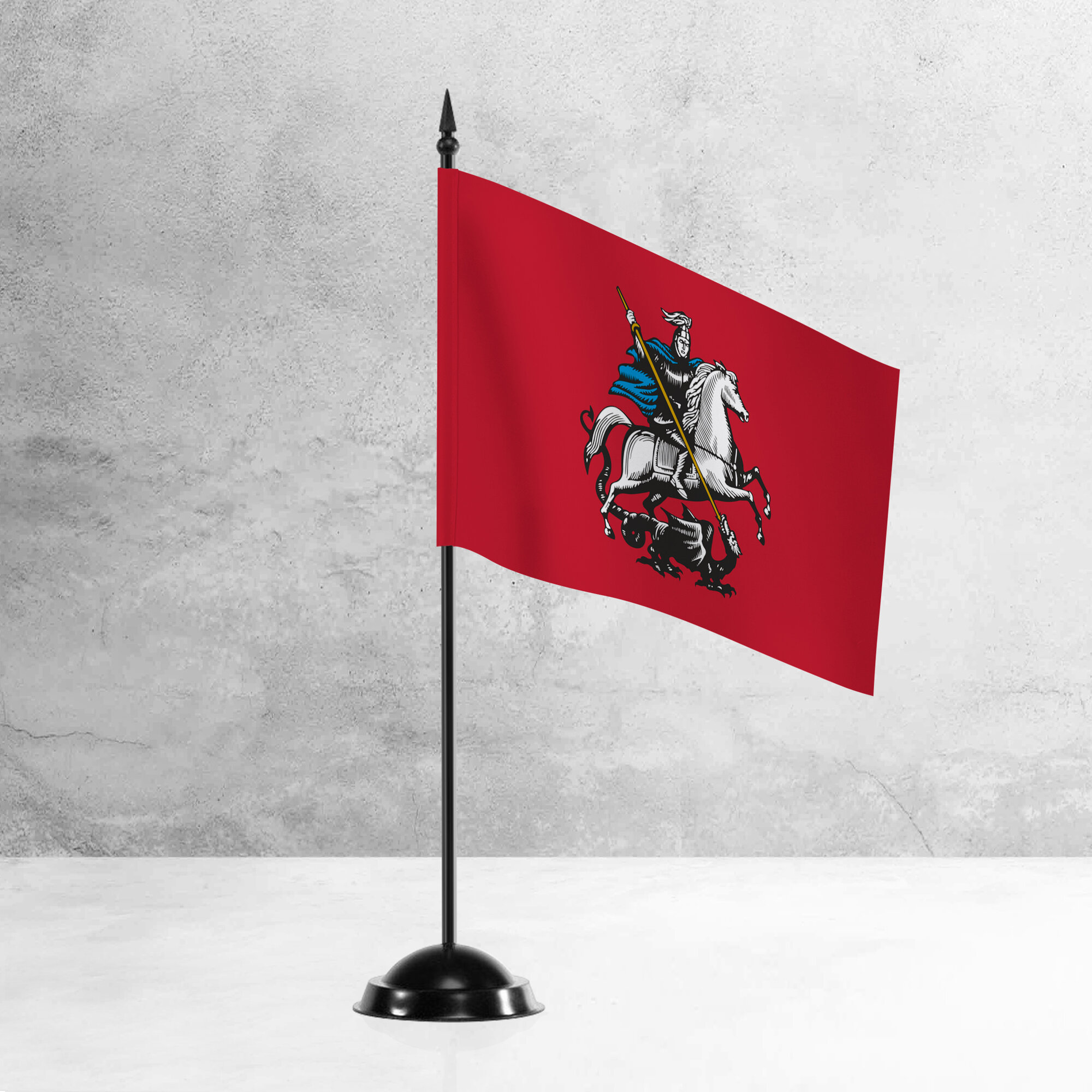 Настольный флаг Москвы на пластиковой черной подставке