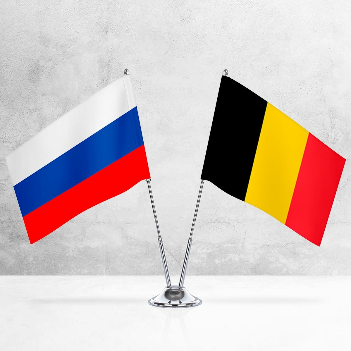 Настольные флаги России и Бельгии на металлической подставке под серебро