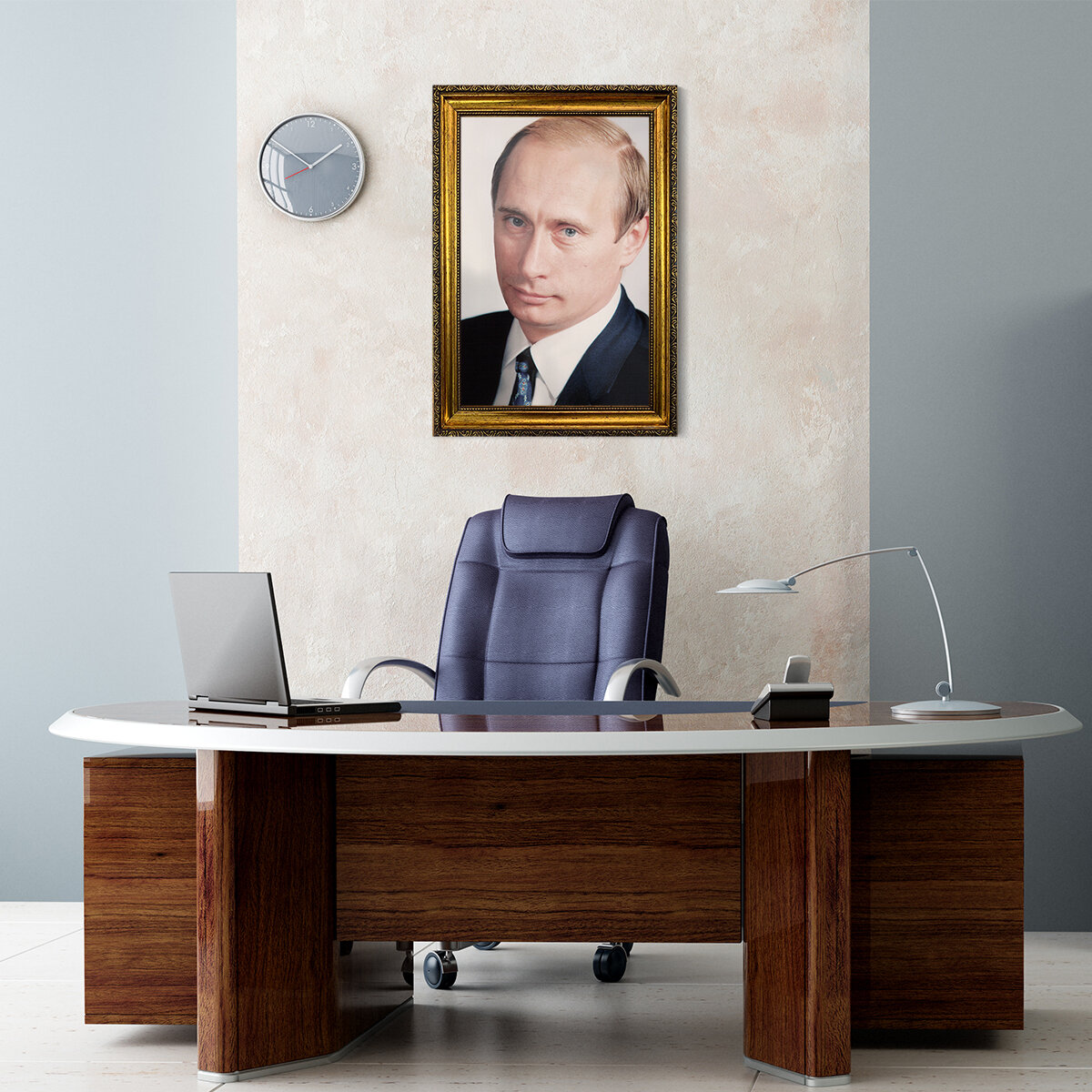 Портрет Владимира Путина на холсте в багетной рамке под золото / А-4 (21x30 см.)