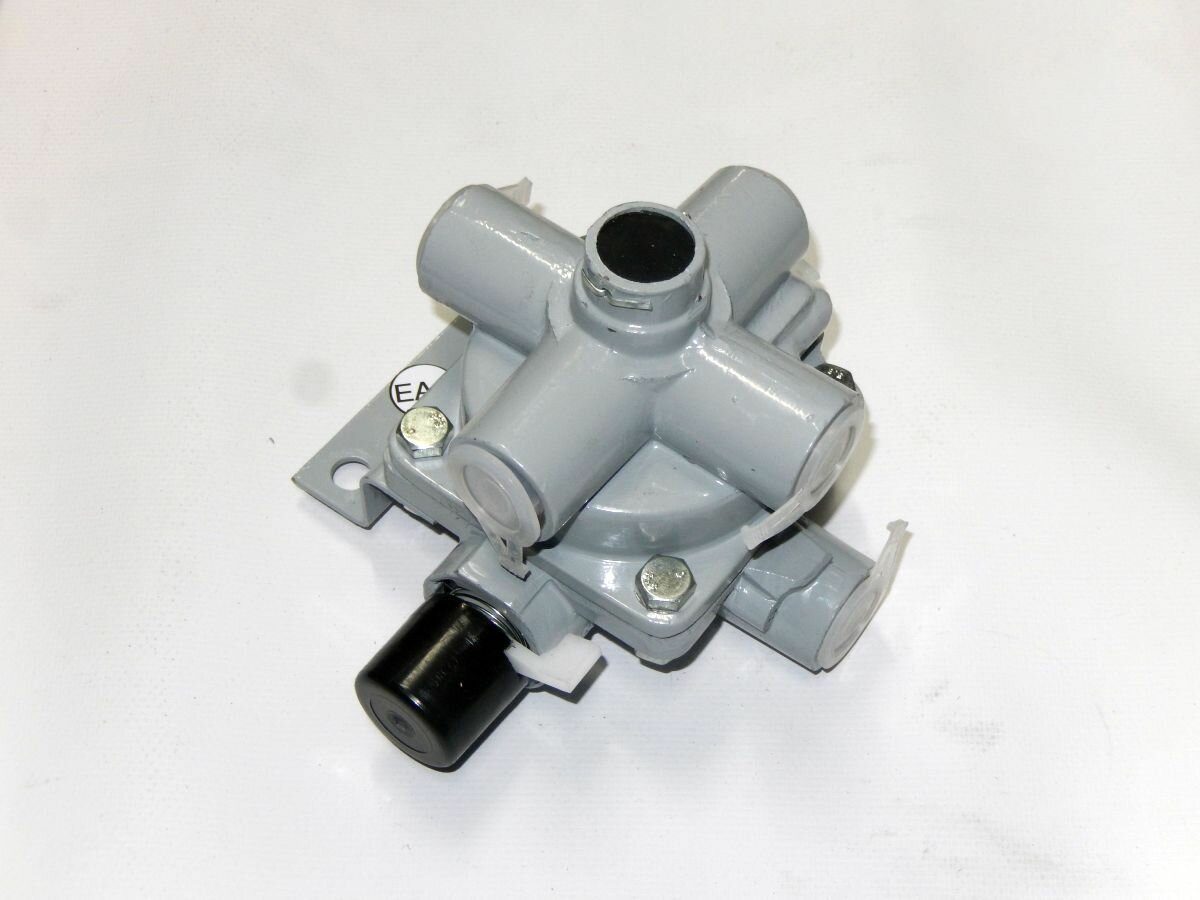 Кран прицепа двухпроводный / Автокомпонент 16-3531010