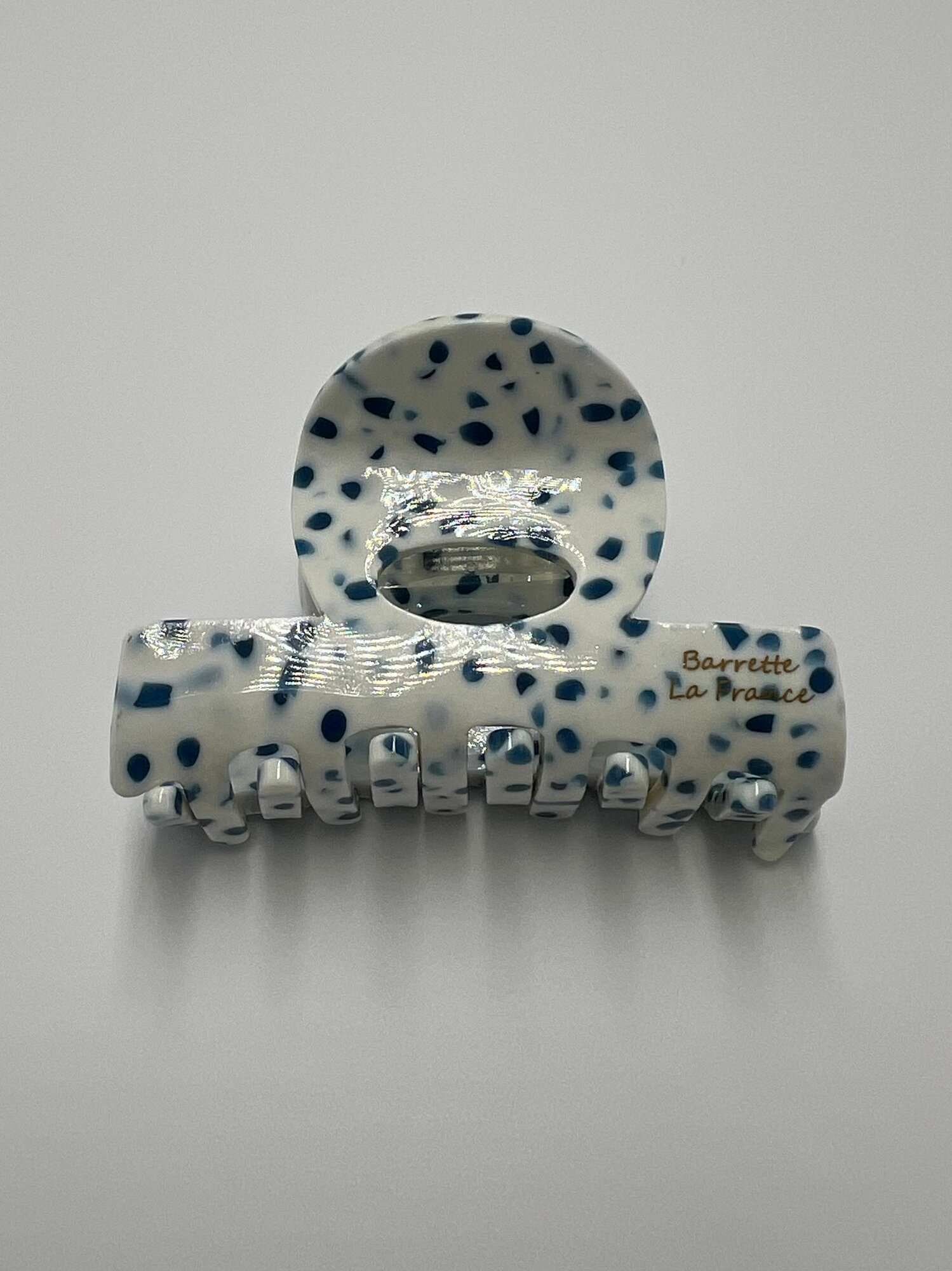 Заколка Франция/Barrette la France, цвет белый c синим рисунком, 6 см, 1 шт.