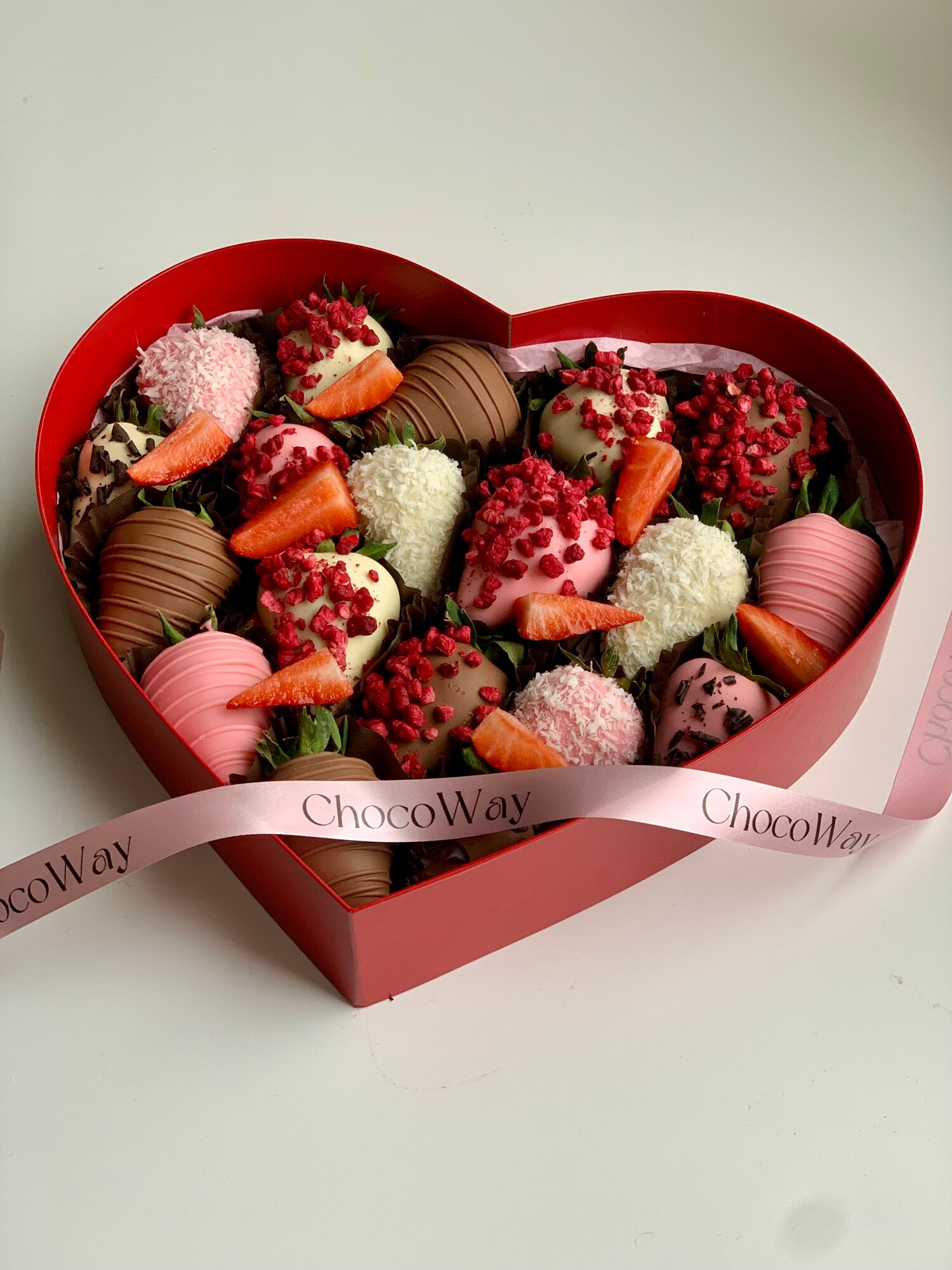 Подарочный набор ChocoWay "Клубника в шоколаде", сердце, 15-19 штук