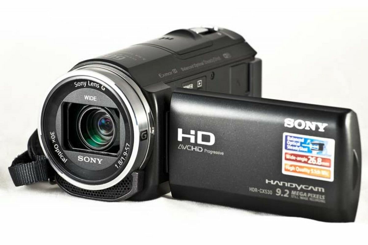 Видеокамера Sony HDR-CX530E, оптический стабилизатор, зум 30х, Full HD