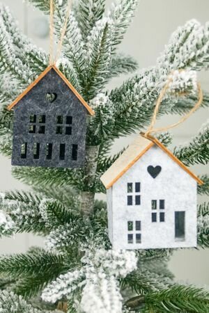 Набор елочных игрушек фетровые домики, 9 см, 2 шт, Koopman International DH8060710-набор