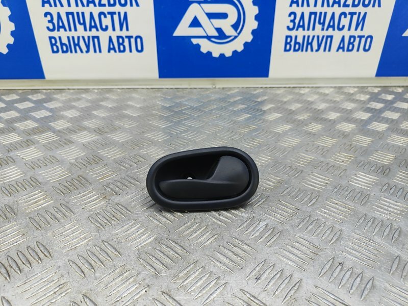 Б/У Ручка двери передней внутренняя правая Renault Logan Stepway 2 / Рено Logan Stepway 2 1.6 K4M845 102 Л.С 2020