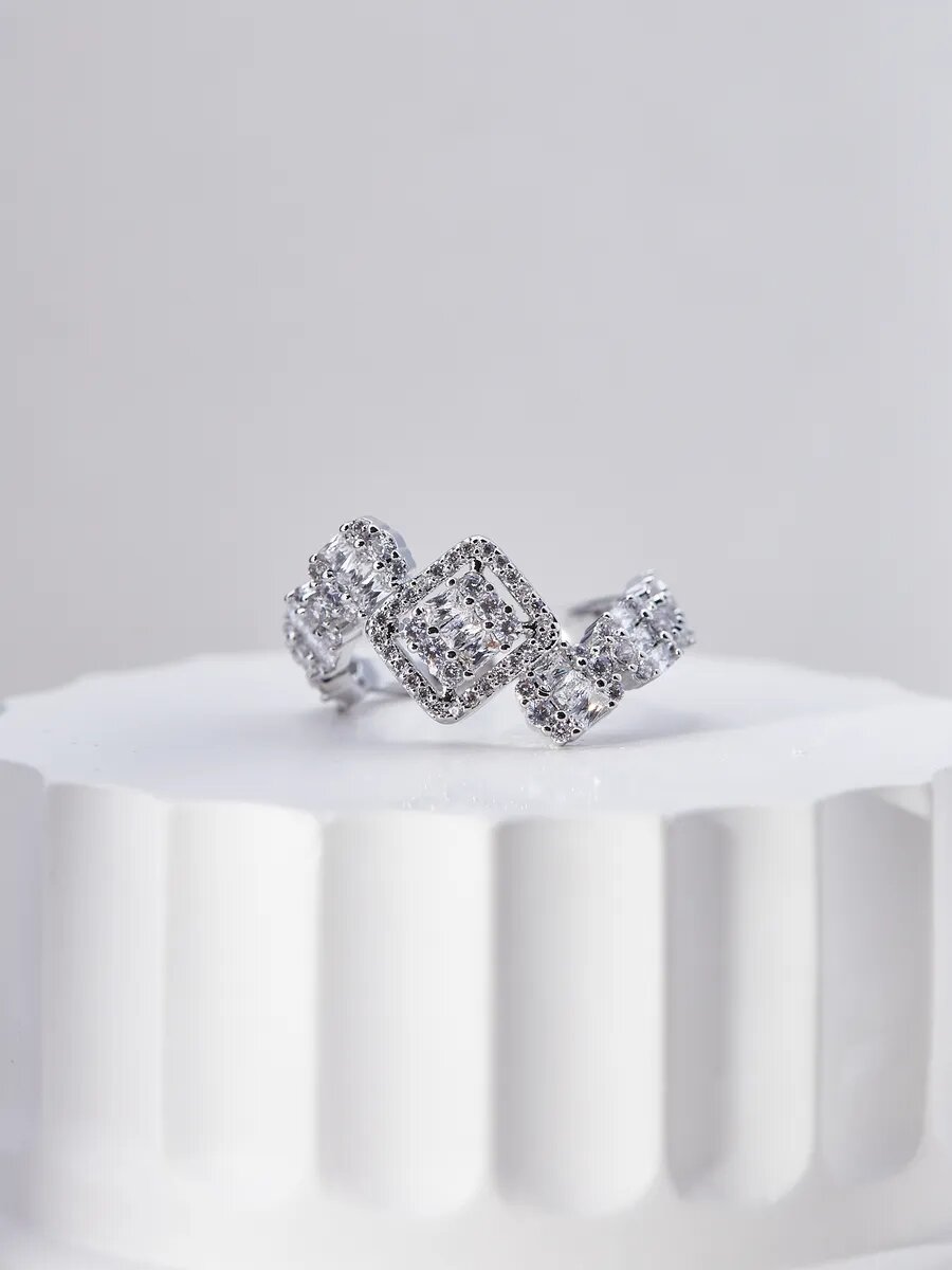 Кольцо обручальное, кристалл, фианит, циркон