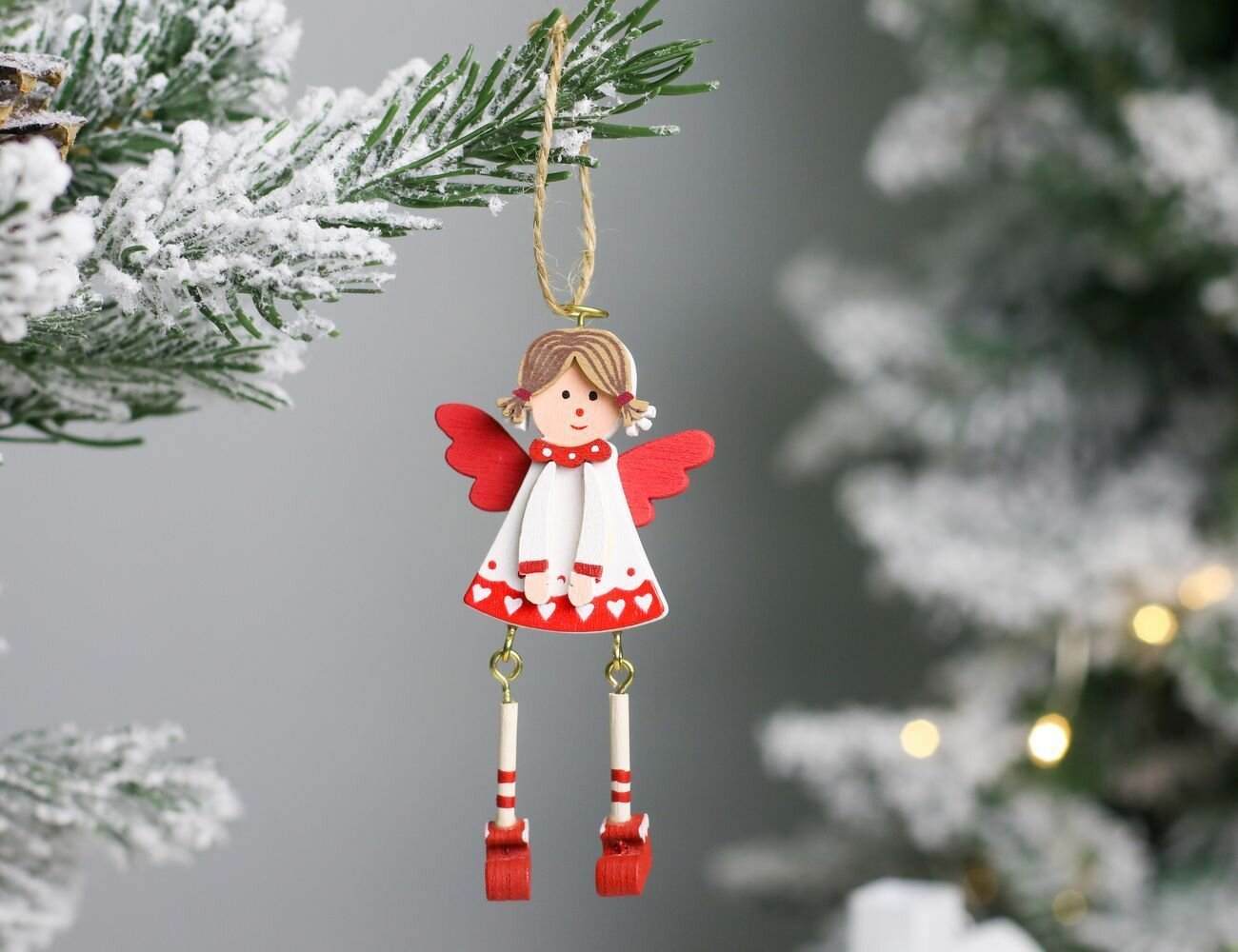 Ёлочная игрушка ангелок-непоседа, белое платье, дерево, 9 см, Breitner XY992-2