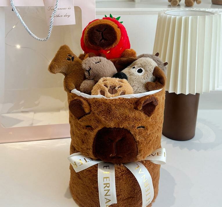 Мягкий плюшевый букет из игрушек в стиле Capybara, Капибара и клубника, 35X15 см