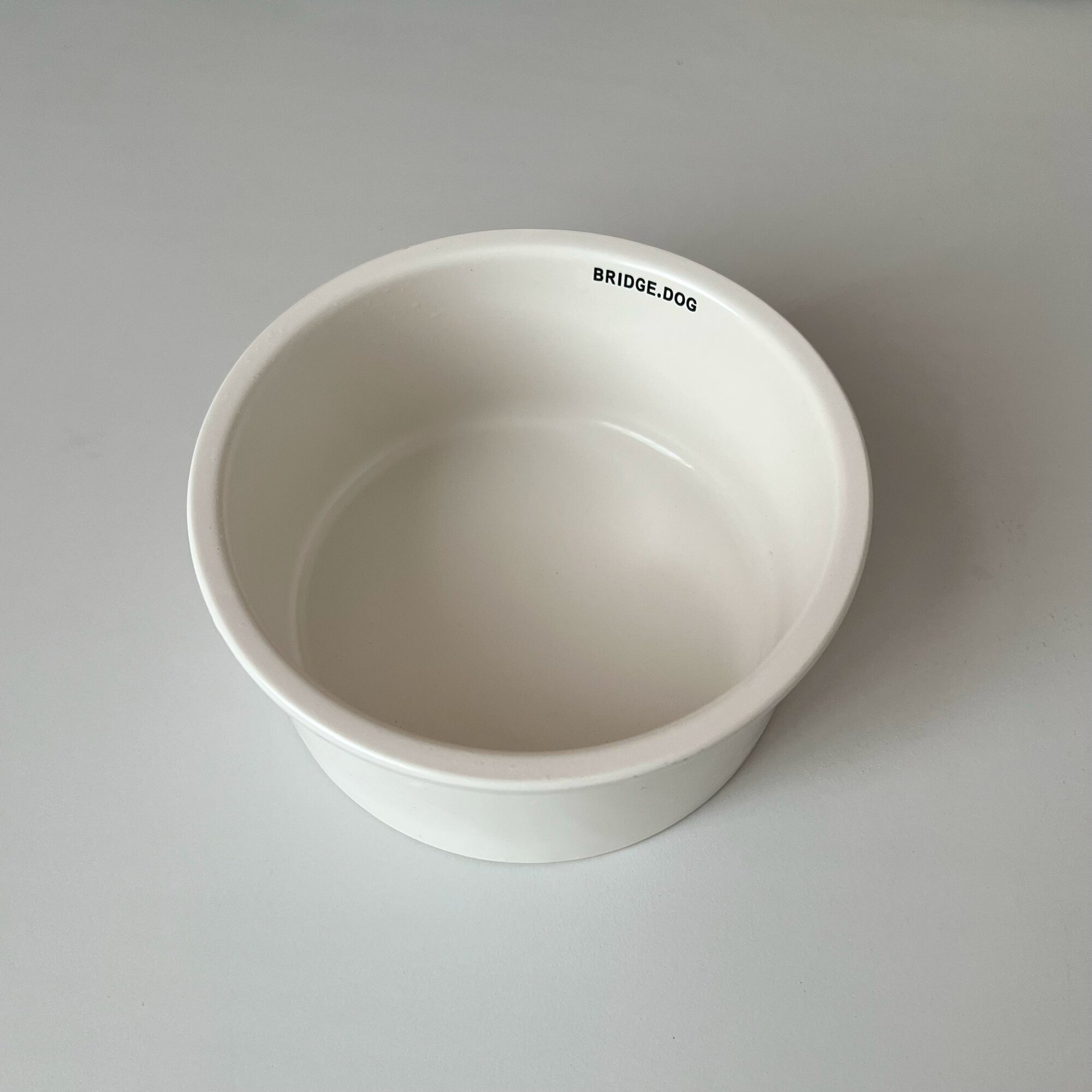 Керамическая миска для собак с матовым белым цветом, 18 см x 8 см, нескользящее дно