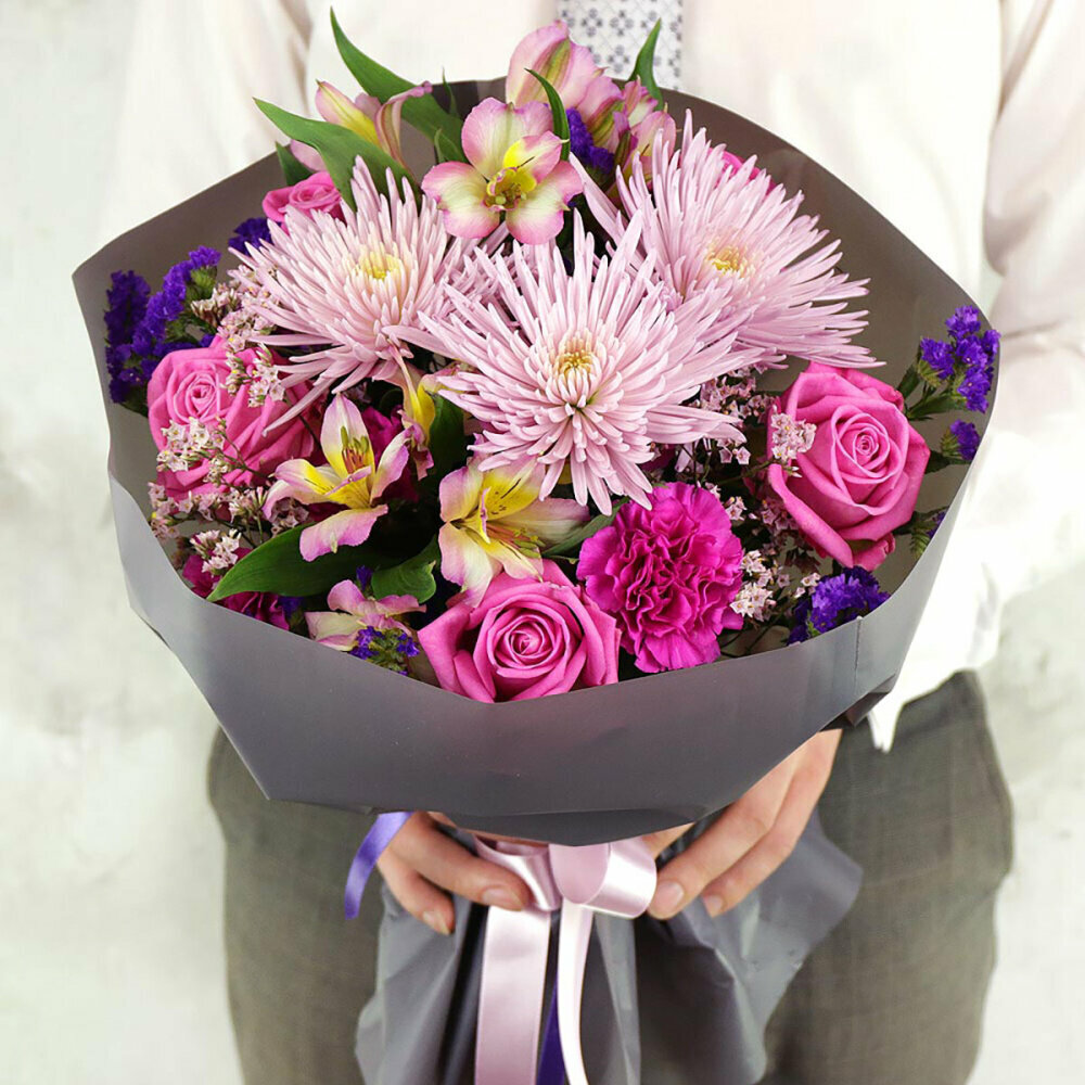 Букет Букет Маркет "Ассорти", розы, хризантемы, гвоздики, лимониум, статица, альстромерии, 40 см