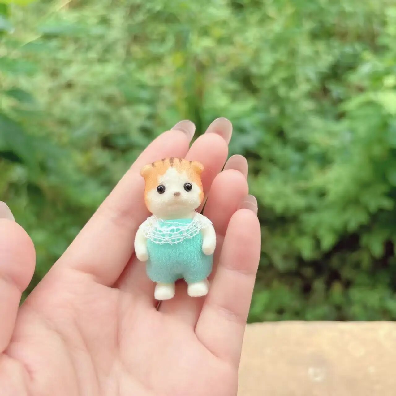 Миниатюрная фигурка Chipmunk в голубом комбинезоне