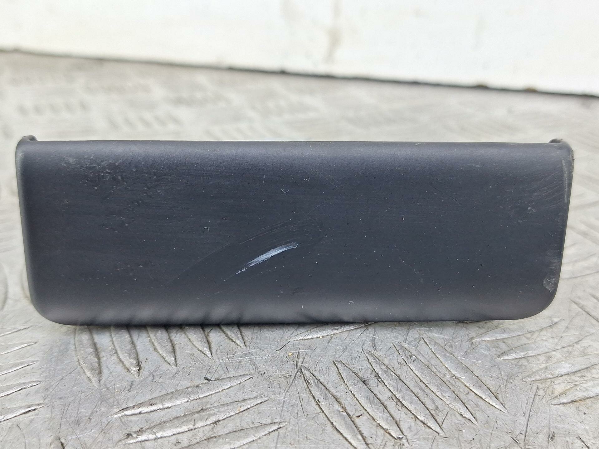 Разъем AUX / USB Land Rover Discovery 3 L319 2007