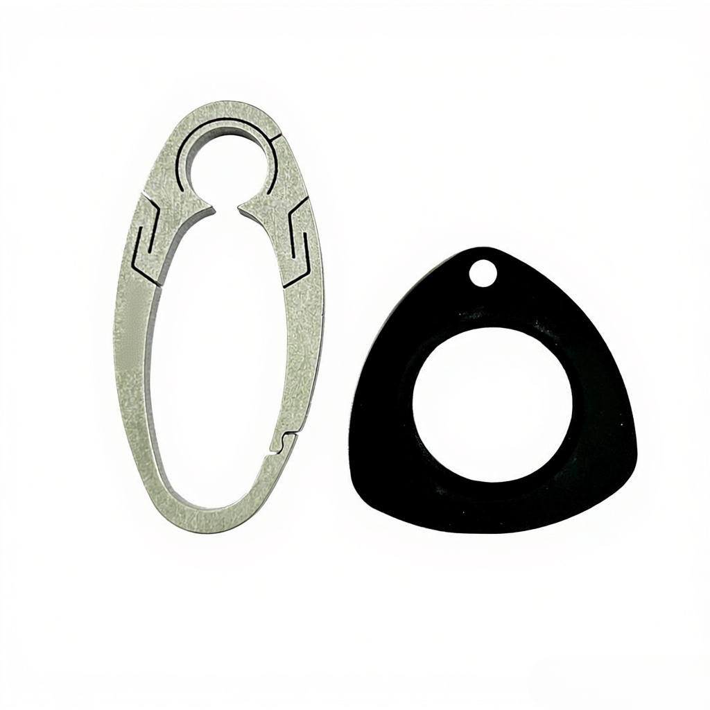 Ключница-карбаинер из нержавеющей стали с антипотерей, многофункциональный бытовой инструмент с бутылковым открывателем + защитный чехол для AirTag, материал нержавеющая сталь, титановый сплав, длина 50MM, максимальная ширина 25MM, толщина материала 4MM,