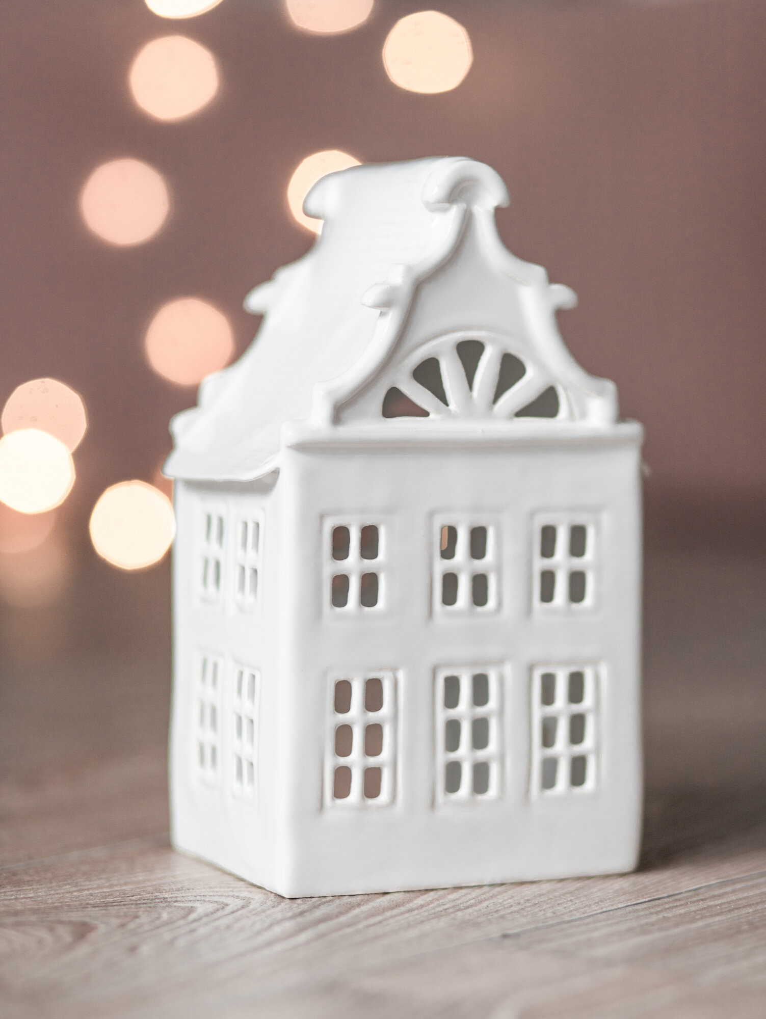 Кёльн домик-подсвечник из белого фаянса. Керамический подсвечник.