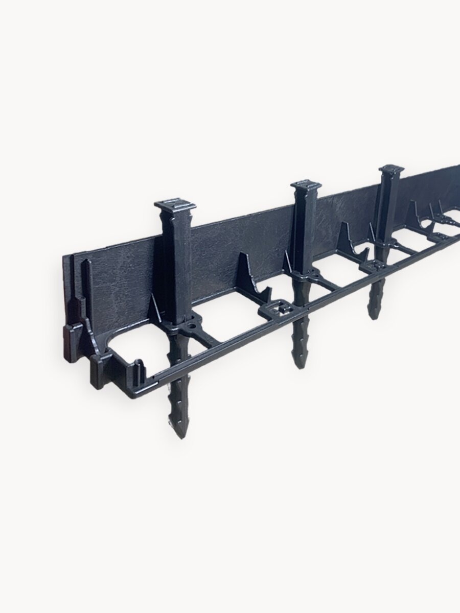 Бордюр садовый пластиковый ADVAPLAST высота 78 мм, 8 метров и 30 колышков, цвет черный.