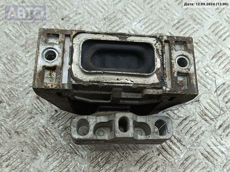 Подушка крепления двигателя Volkswagen Golf-4