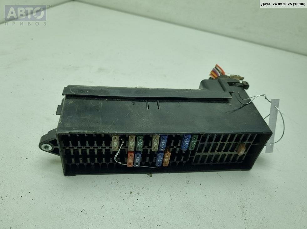 Блок предохранителей Volkswagen Caddy (2004-2010)